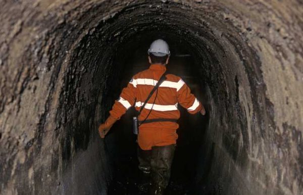 What are the injury risks of working in confined spaces?